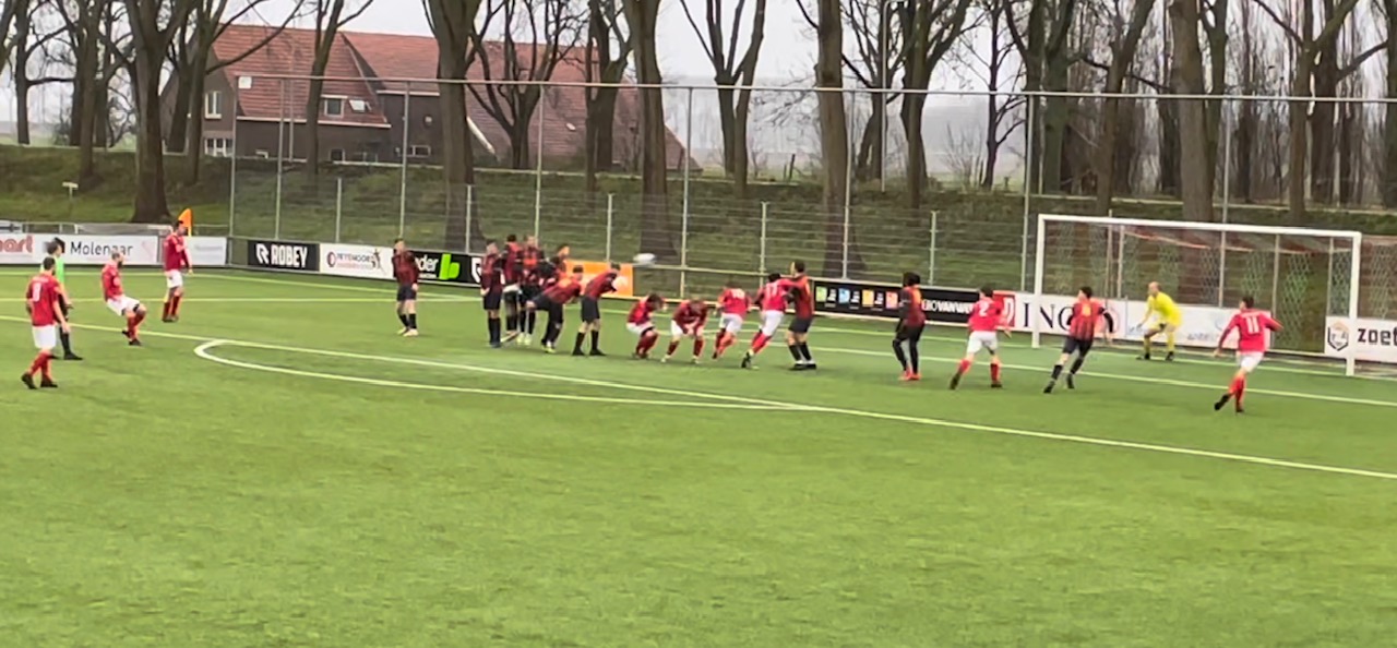 Rhoon speelt moeizame wedstrijd maar pakt wel 3 punten | vv Rhoon