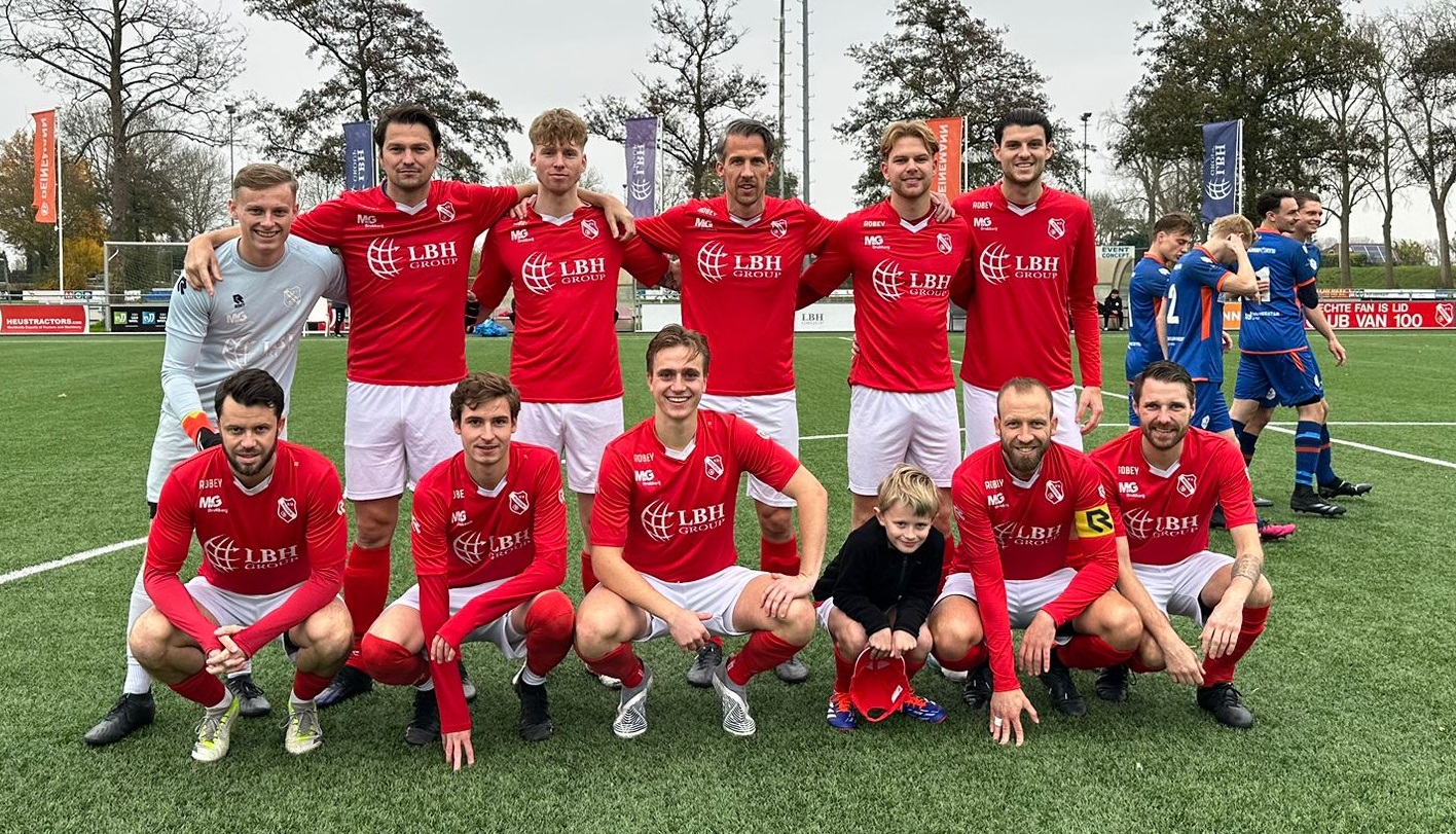 Rhoon vergooit wedstrijd in beginfase | vv Rhoon